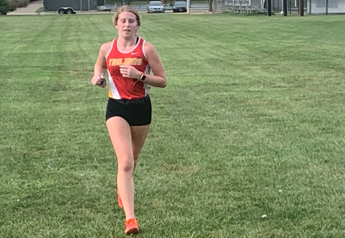 Charleston’s Spoonhour verbally commits to run for nationally-ranked ...