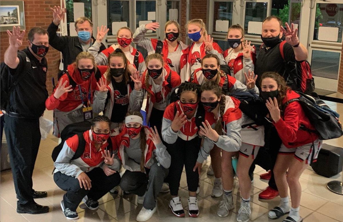 Final Four! Lakers rely on tenacious defense to advance in national ...