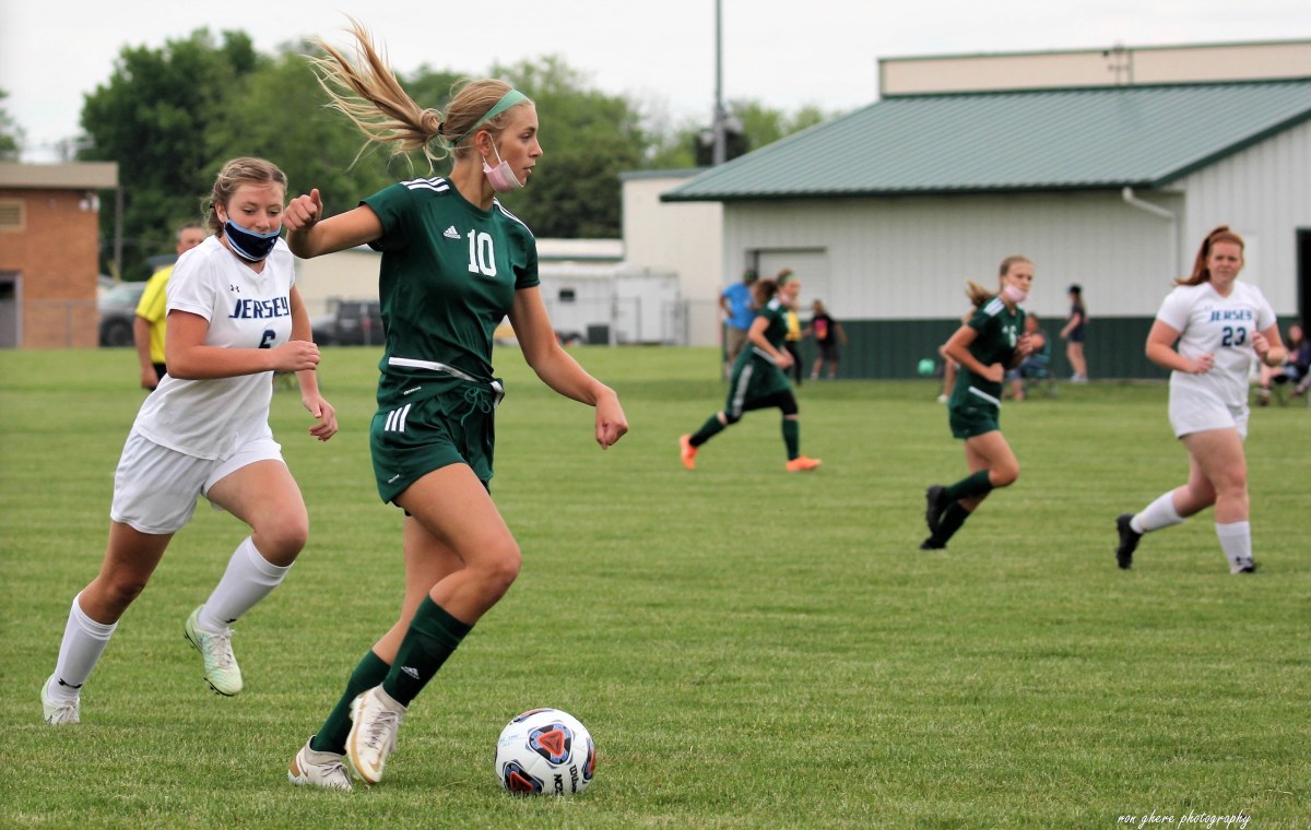 Mattoon wins sectional opener behind its dynamic scoring duo of Ghere ...