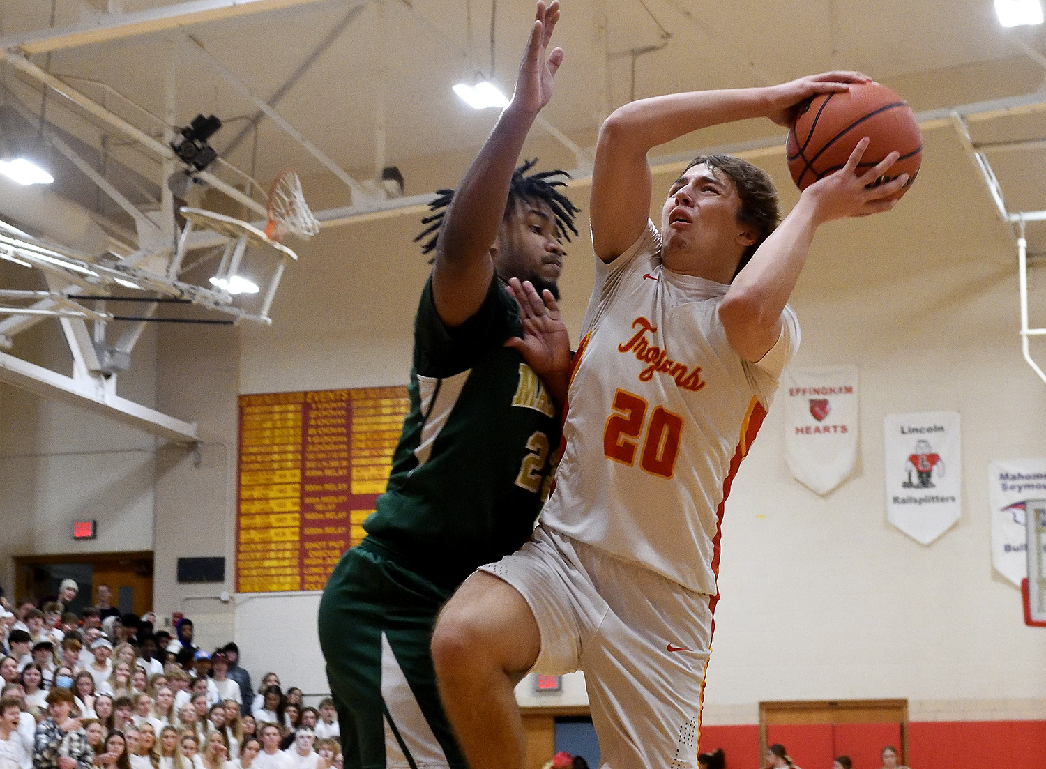 Charleston relies on barrage of 3s to knock off Mattoon for 5th ...